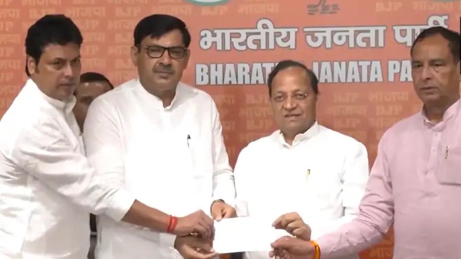 हरियाणा में JJP को बड़ा झटका, पूर्व मंत्री देवेंद्र बबली और संजय कबलाना ...