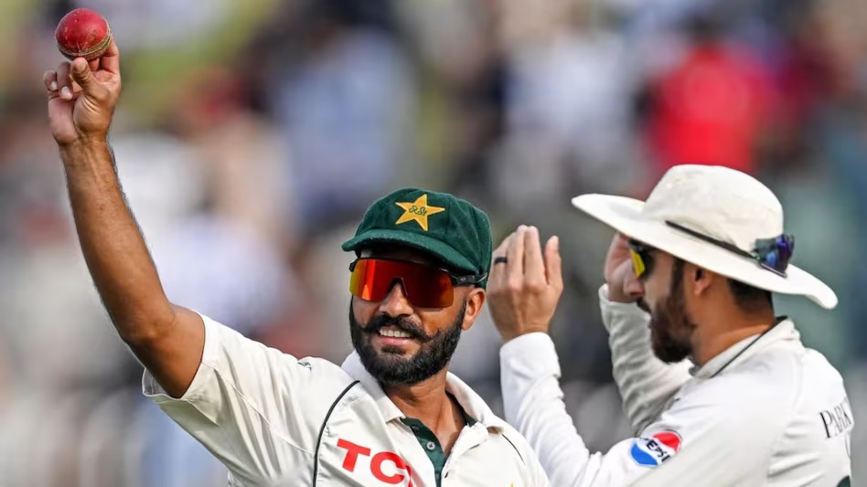 घुटनों पर आया इंग्लैंड, रावलपिंडी में पाकिस्तान की धांसू जीत, सीरीज भी ...